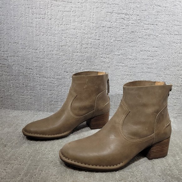UGG | Shoes | Ugg Bandara Womens Size 9 Sahara Leather Block Heel Ankle ...